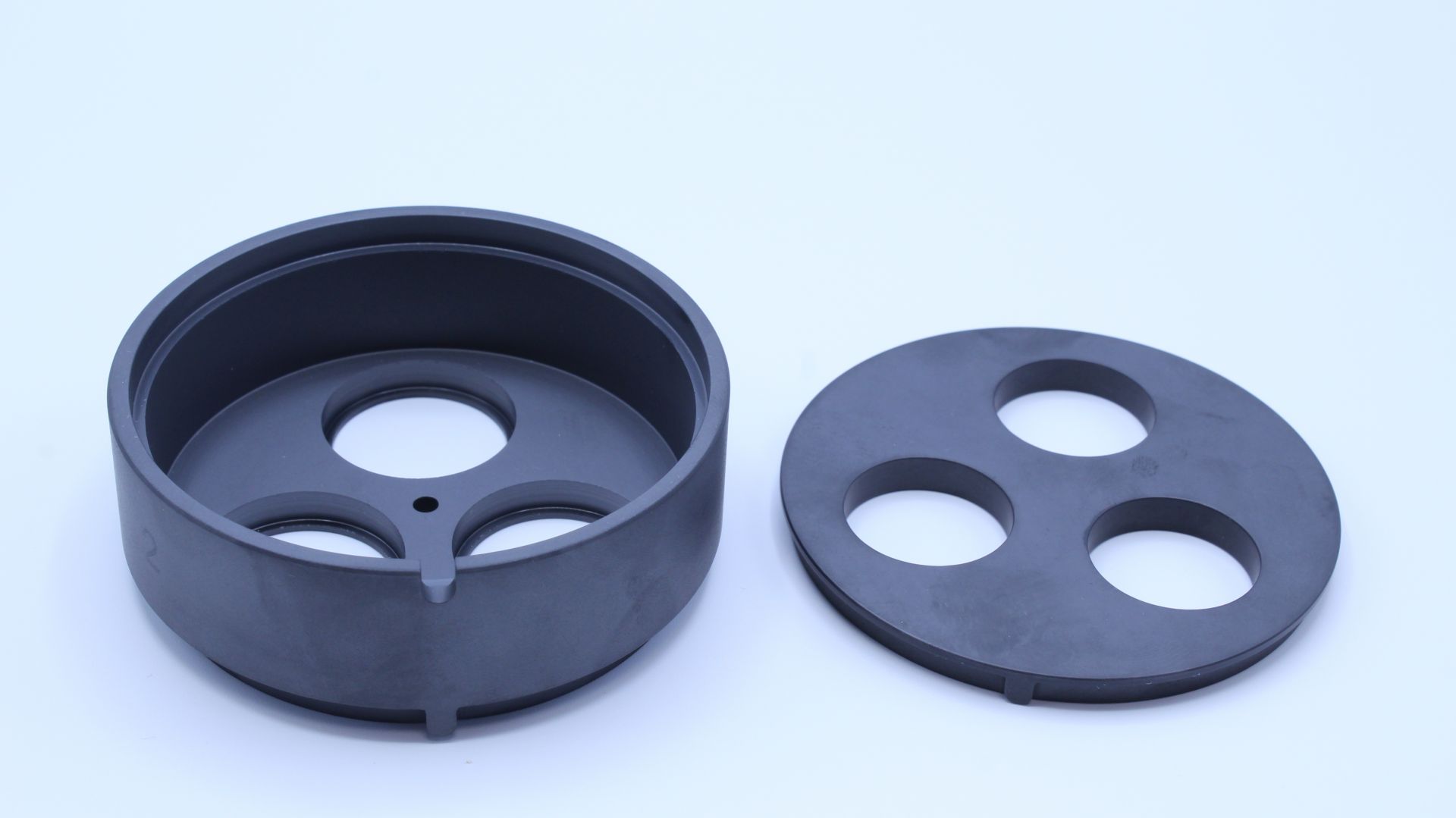 SiC sample carrier for 3 samples