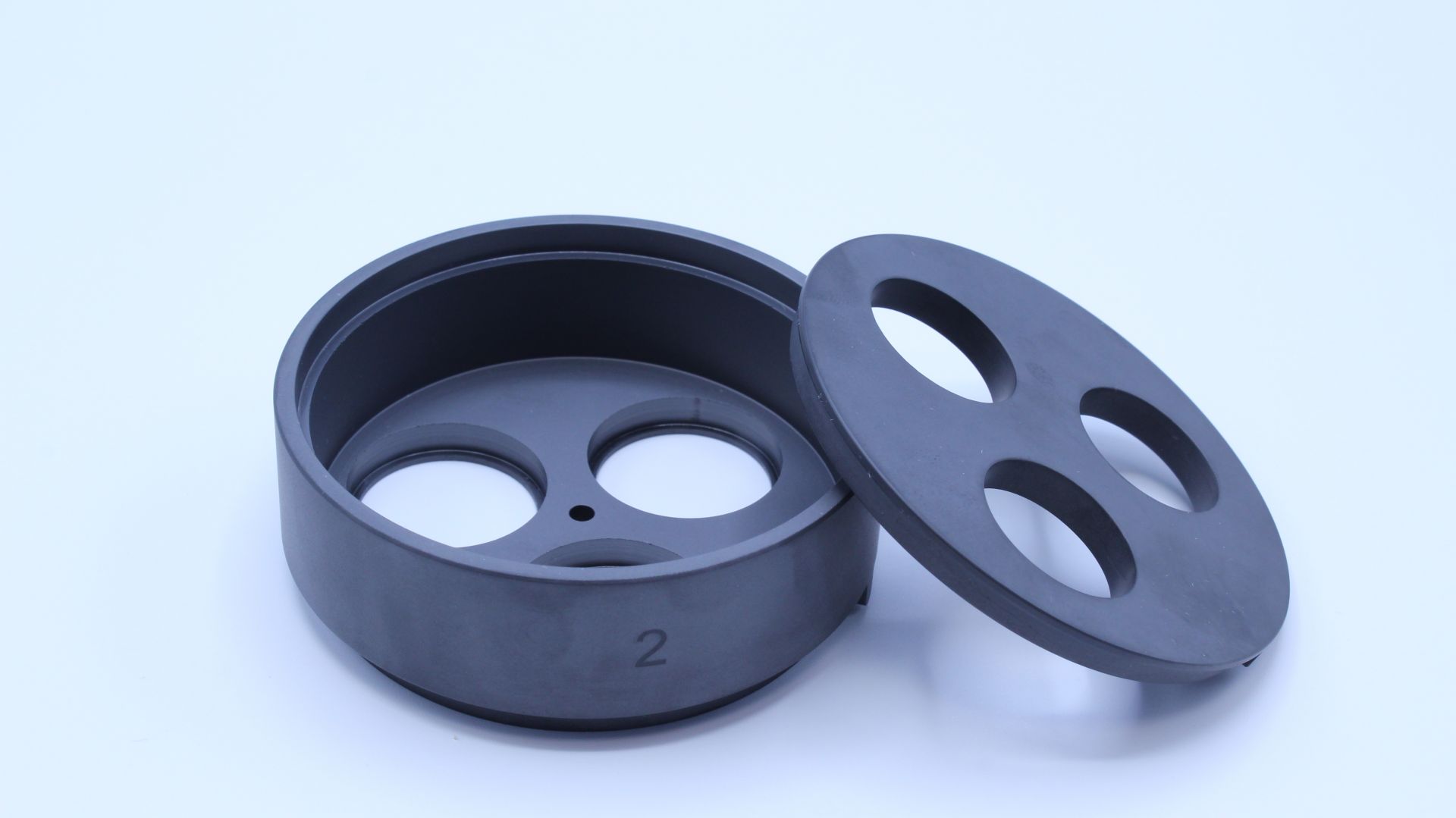 SiC sample carrier for 3 samples